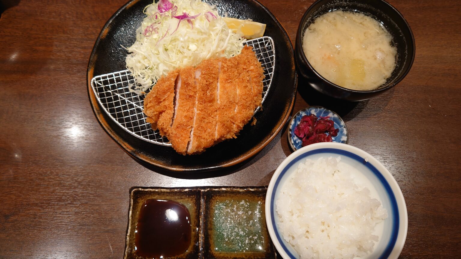 Lunch at “Tonkatsu Aoki” in Ginza, Tokyo. - 涼子と英人の日常生活、グルメと旅
